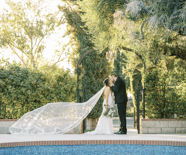 Stonebridge Manor: Mesa, AZ's Grand Manor for Timeless Wedding Celebrations