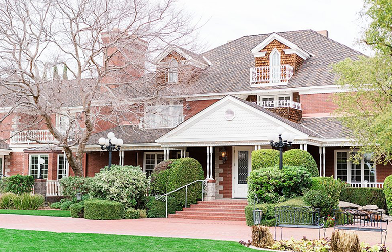 Midwest Photographer In the Desert Sun