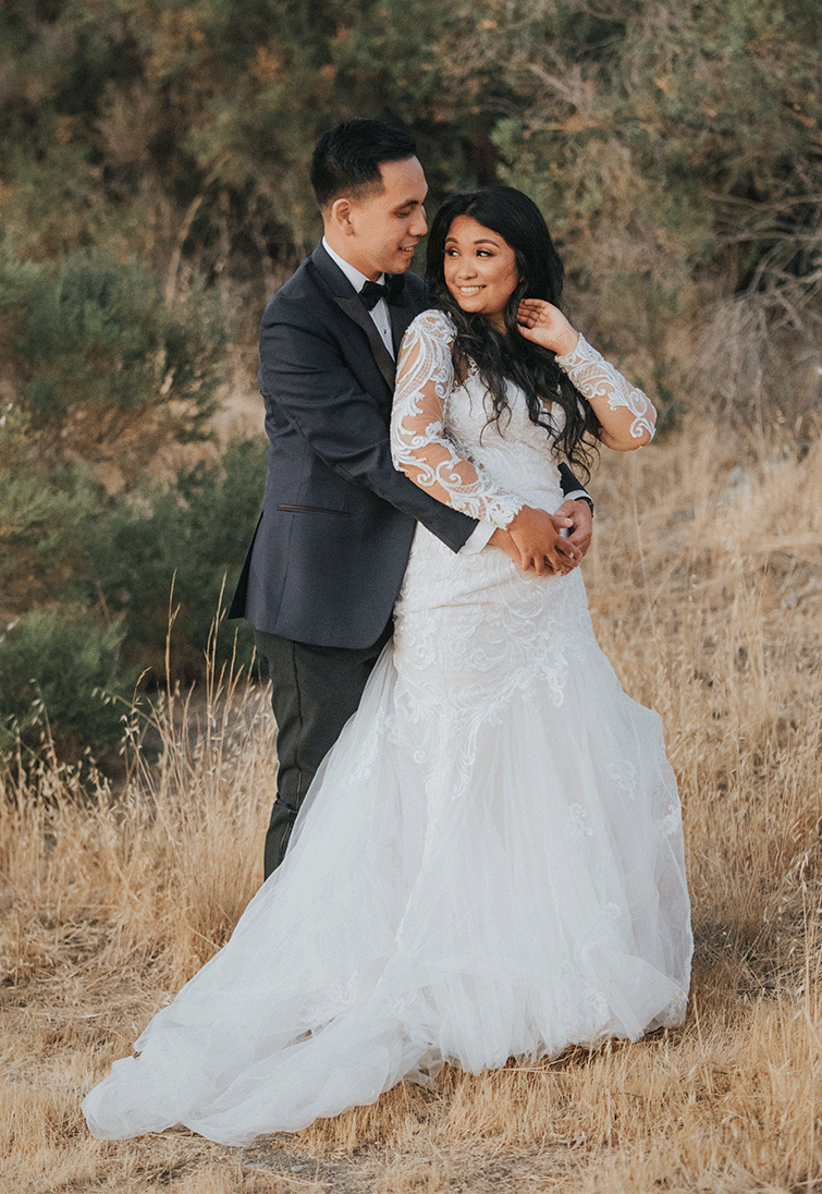April & Oliver's Elegant Summer Wedding