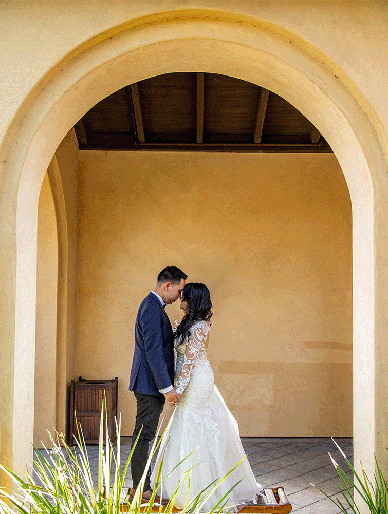 April & Oliver's Elegant Summer Wedding
