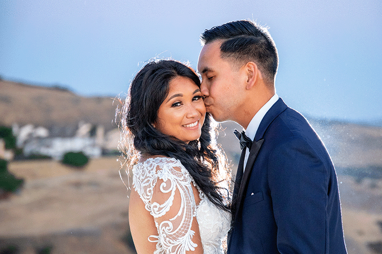 April & Oliver's Elegant Summer Wedding