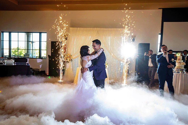 April & Oliver's Elegant Summer Wedding